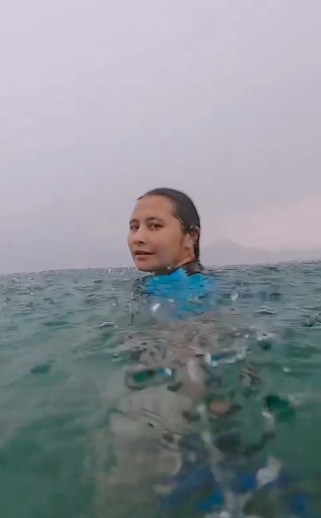 8 Foto Keseruan Prilly Latuconsina di Labuan Bajo, Tampil Cantik Tanpa Makeup