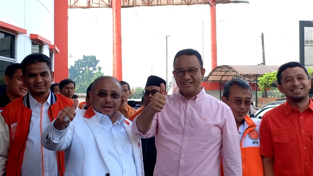 Anies Hadiri Peringatan Hari Buruh di Markas PKS Anies Hadiri Peringatan Hari Buruh di Markas PKS