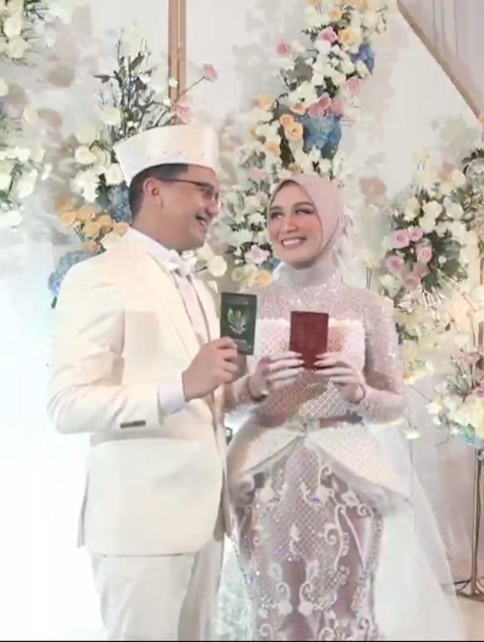 7 Potret Pengantin Baru Sahrul Gunawan dan Dine Semringah, Bahagianya Nular