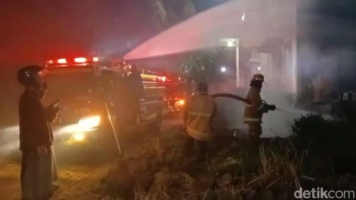 Kantor MWC NU Lenteng Sumenep Terbakar Kantor MWC NU Lenteng Sumenep Terbakar
