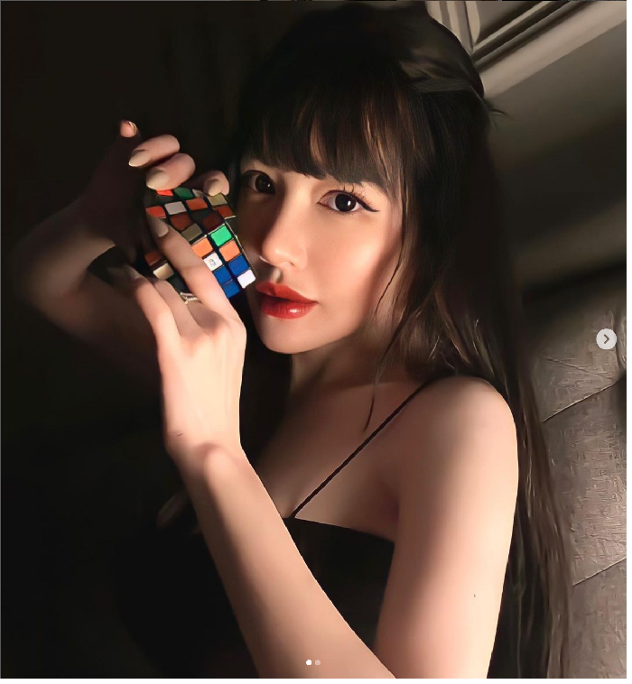 8 Foto Elly Tran Model Seksi yang Dipuja Pria RI Curhat Diselingkuhi Suami