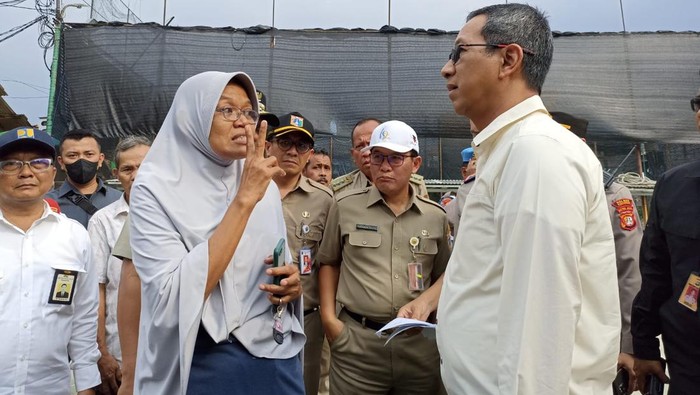 Tinjau Normalisasi Ciliwung Heru Budi Dicurhati Warga Belum Dapat
