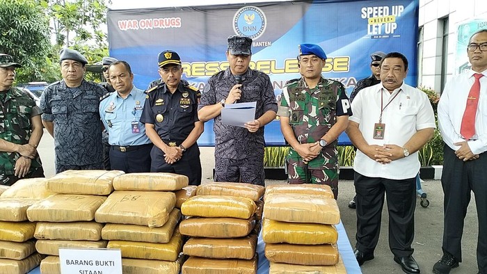 Kopda N Oknum TNI Jadi Kurir 52 Kg Ganja Tergiur Upah Rp 100 Juta Kopda N Oknum TNI Jadi Kurir 52 Kg Ganja Tergiur Upah Rp 100 Juta