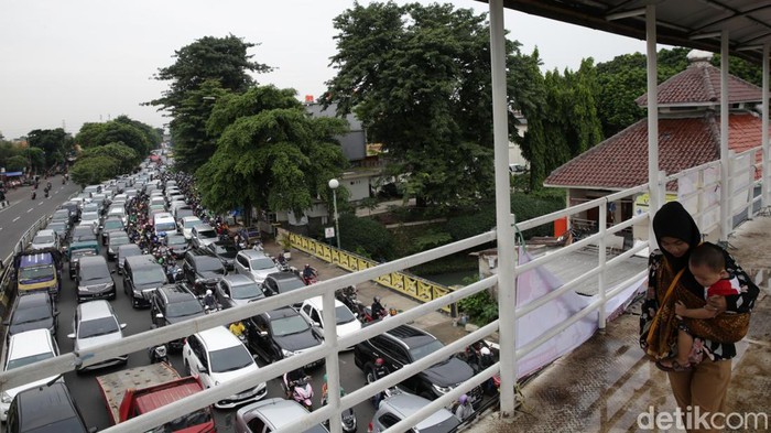 Potret Kemacetan di Jalan KH Abdullah Syafei Tebet