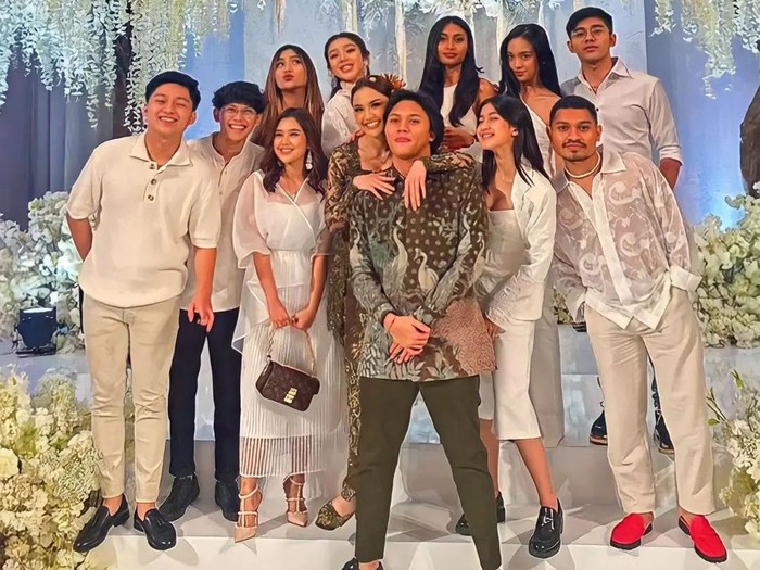 7 Momen Bahagia Lamaran Rizky Febian dan Mahalini