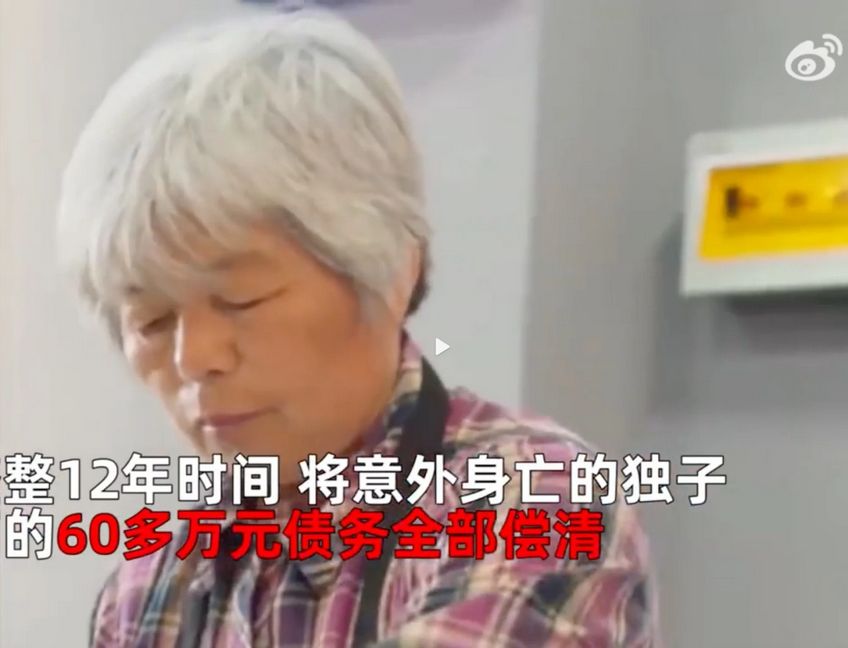 Viral Kisah Seorang Ibu 12 Tahun Kerja Cuci Piring Demi Lunasi Utang Anak