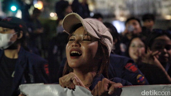 Aksi Mahasiswa Peringati 25 Tahun Tragedi 12 Mei Aksi Mahasiswa Peringati 25 Tahun Tragedi 12 Mei