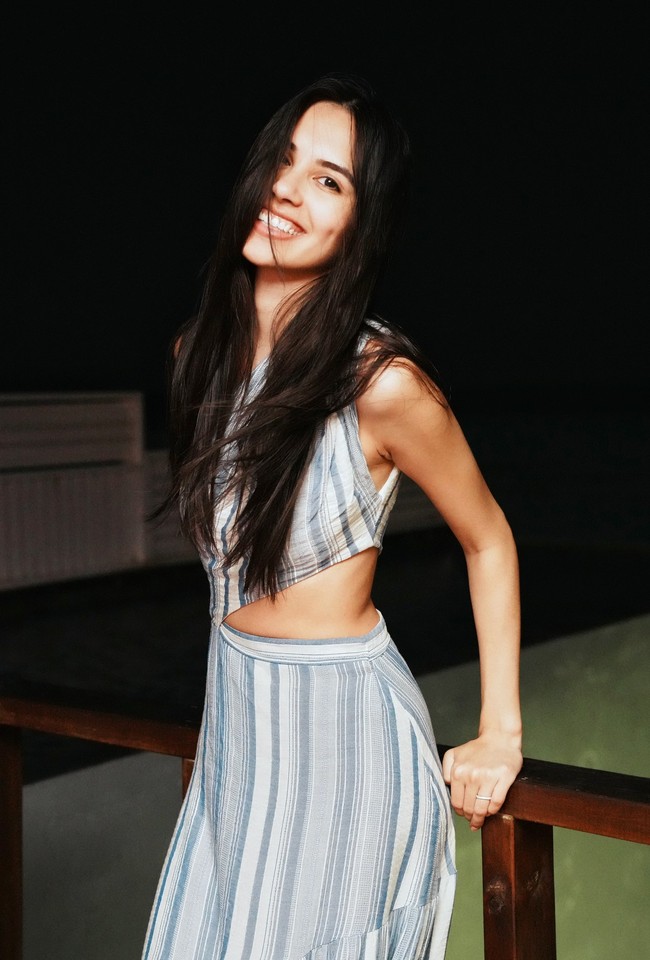 Foto Model yang Kloning Diri Sendiri Pakai AI untuk Dibagikan ke Seribu Pacar