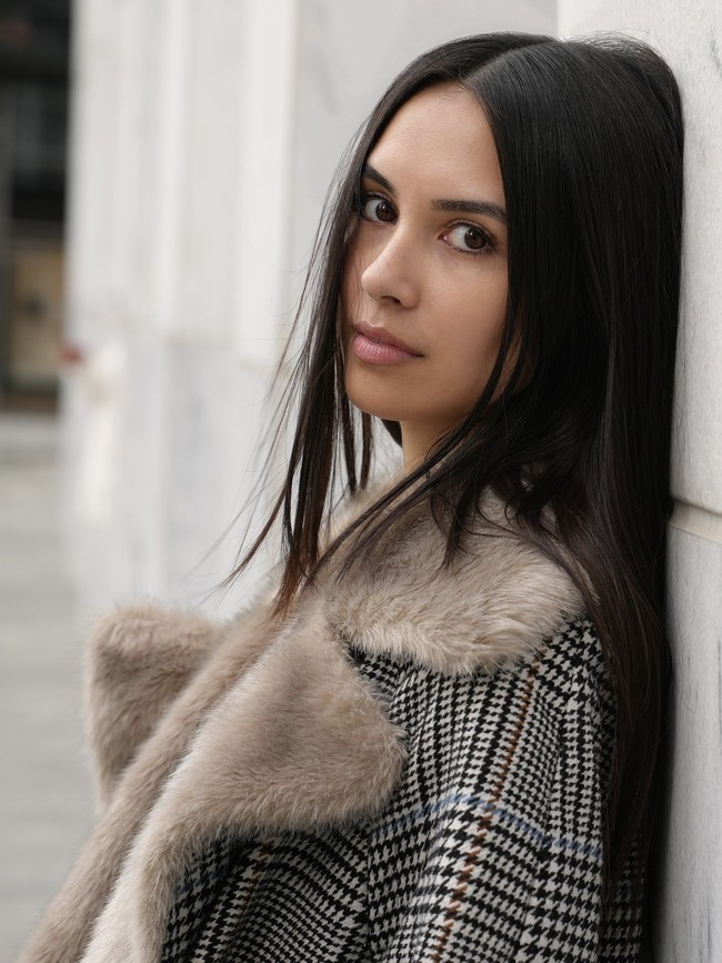 Foto Model yang Kloning Diri Sendiri Pakai AI untuk Dibagikan ke Seribu Pacar