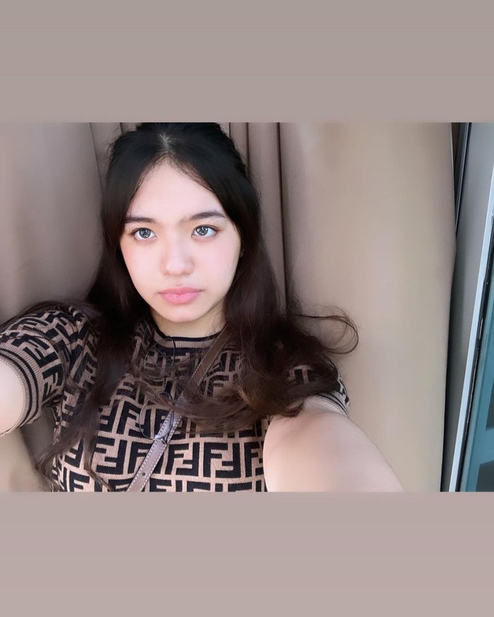 5 Potret Lovely Maria yang Kesal Dibilang Adik Angel Karamoy