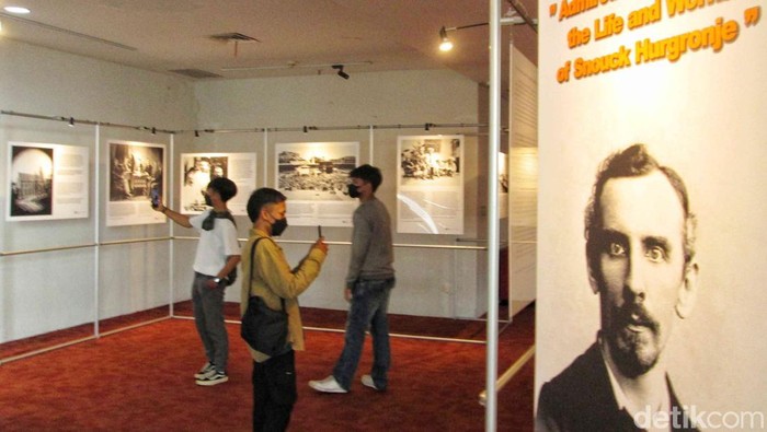 Mengintip Pameran Fotografi Snouck Hurgronje di Perpusnas