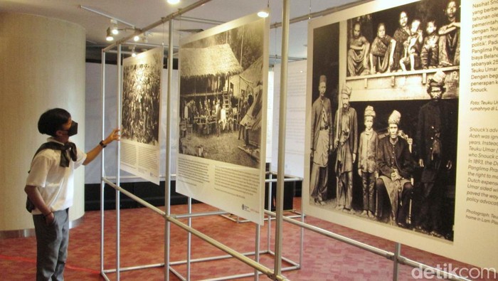 Mengintip Pameran Fotografi Snouck Hurgronje di Perpusnas
