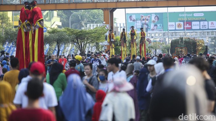 Meriahnya Pawai Budaya di CFD Bekasi Meriahnya Pawai Budaya di CFD Bekasi