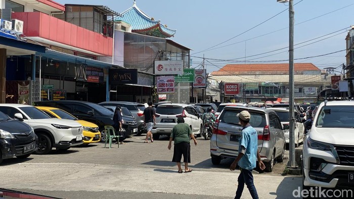 Ketua RT di Pluit Harap Pemilik Ruko 'Makan Jalan' Buka Suara: Speak Up! Ketua RT di Pluit Harap Pemilik Ruko 'Makan Jalan' Buka Suara: Speak Up!