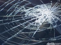 Mobil Elf Rombongan Santri Bantul Terguling di Tol Ungaran, 4 Orang Tewas