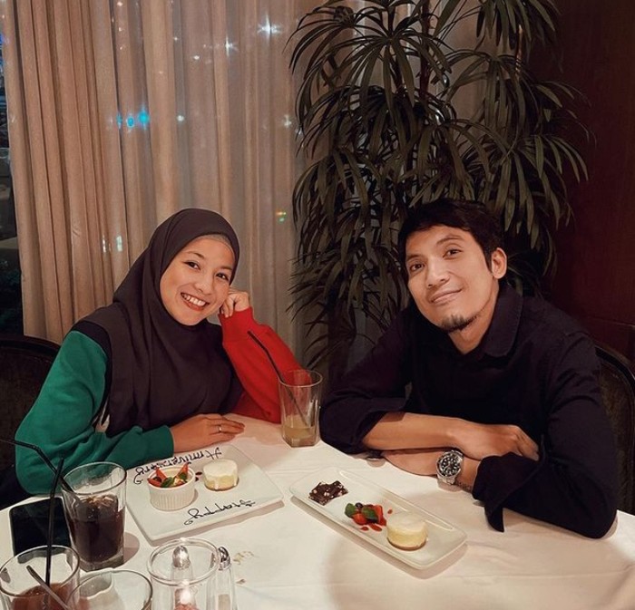 Momen Indah Desta Mahendra Saat Makan Malam Bareng Natasha Rizky