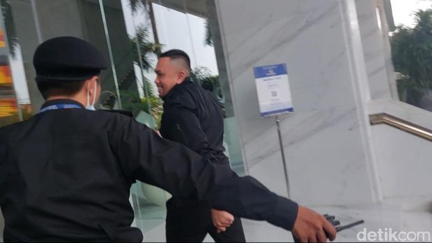 Surya Paloh Kumpulkan Elite NasDem Usai Johnny G Plate Jadi Tersangka Surya Paloh Kumpulkan Elite NasDem Usai Johnny G Plate Jadi Tersangka