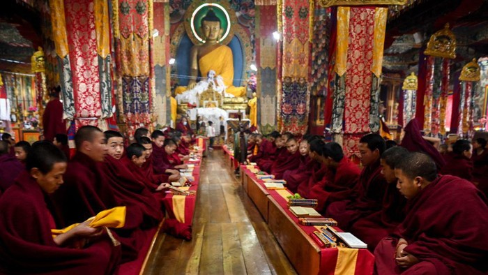 Mengintip Biara Tawang, Tempat Biksu Muda Menuntut Ilmu
