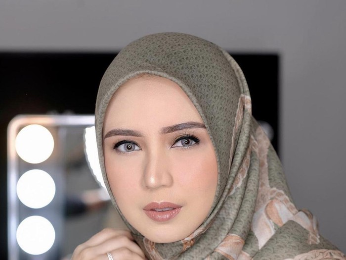 Tips Memakai Cushion agar Makeup Flawless ala Sarah Sofyan
