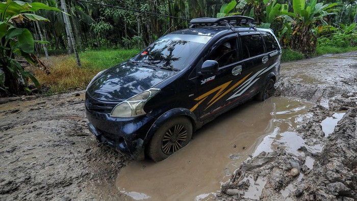 Duh... Jalan di Tanjung Jabung Timur Jambi Rusak dan Becek Duh... Jalan di Tanjung Jabung Timur Jambi Rusak dan Becek
