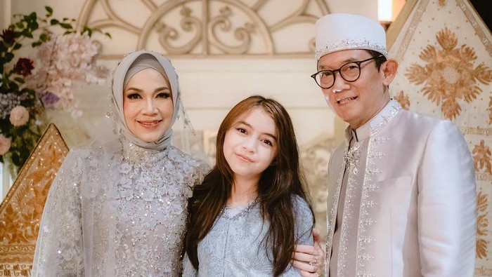 Selamat! 10 Potret Ibunda Marshanda yang Resmi Nikah Lagi