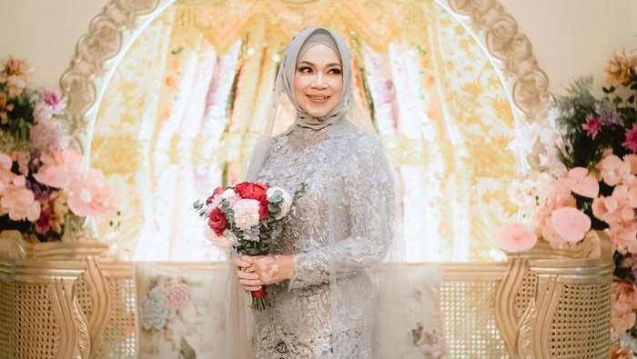 Selamat! 10 Potret Ibunda Marshanda yang Resmi Nikah Lagi