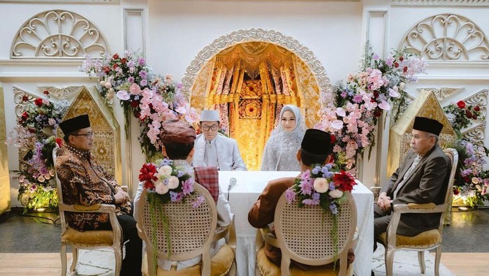 Selamat! 10 Potret Ibunda Marshanda yang Resmi Nikah Lagi
