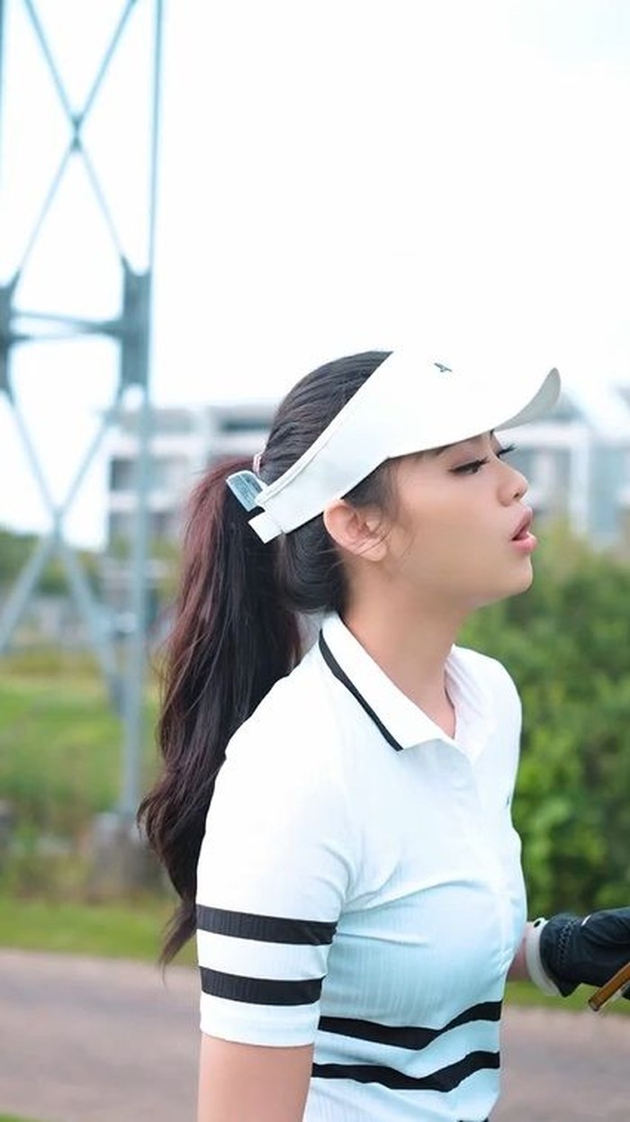 7 Gaya Sporty Gege Elisa Main Golf