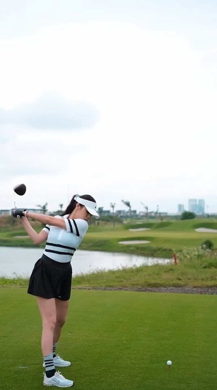 7 Gaya Sporty Gege Elisa Main Golf