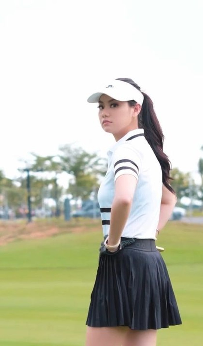 7 Gaya Sporty Gege Elisa Main Golf