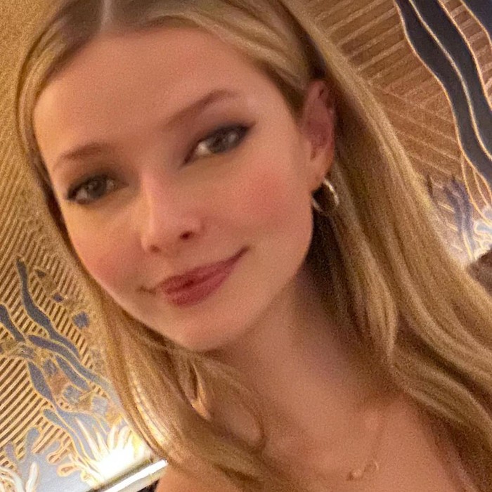 Potret Apple Martin, Putri Vokalis Coldplay yang Cantik dan Hidup Mandiri