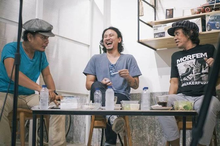 Kompaknya Vincent Rompies saat Makan Bareng Geng Motor The Prediksi