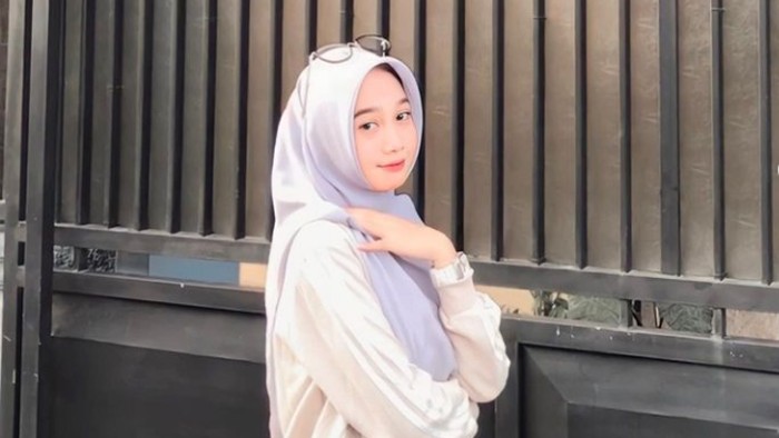 Potret Amel Amelia yang Kembali Viralkan Lagu Welas Hang Ring Kene