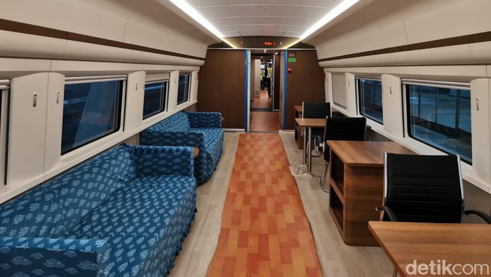 Intip Uji Coba Kedua Kereta Cepat, Kecepatan Baru Tembus 180 Km/Jam