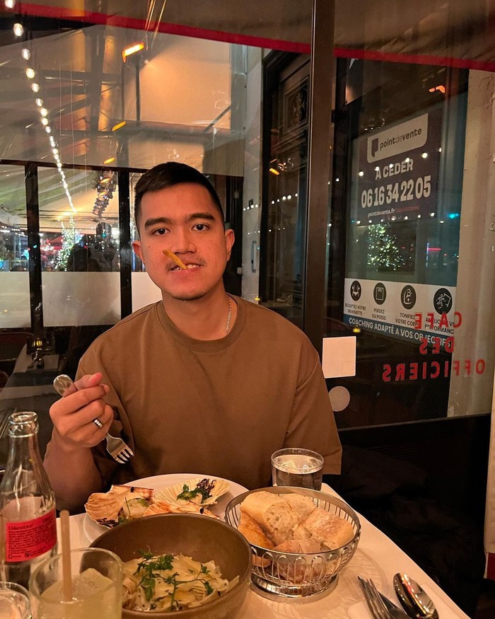 Kaesang Pangarep dan Erina Kompak Saat Masak dan Jajan Kaki Lima