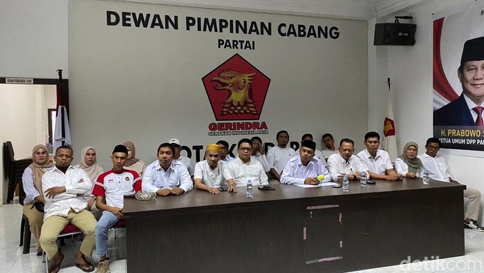 17 DPC Tak Masalah Ketua Gerindra Sultra Tersangka, Fokus Menangkan Partai 17 DPC Tak Masalah Ketua Gerindra Sultra Tersangka, Fokus Menangkan Partai
