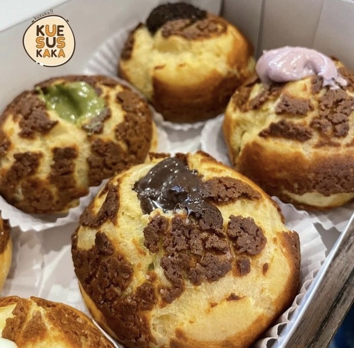 20 Kue Soes yang Isiannya Creamy Lumer Ada di Sini!