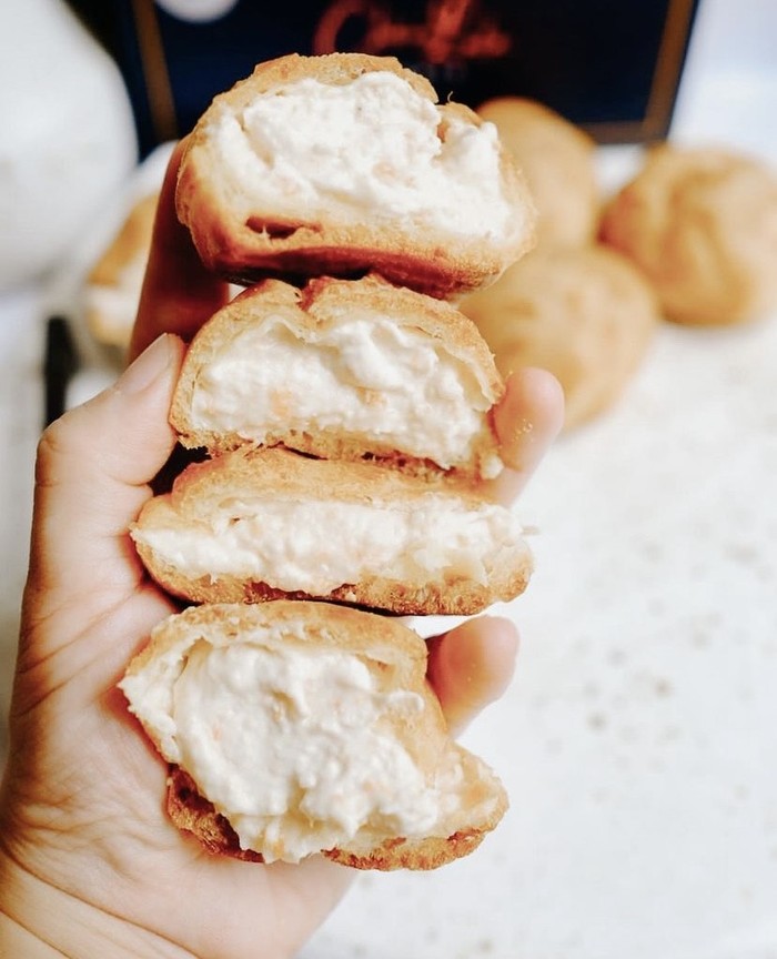20 Kue Soes yang Isiannya Creamy Lumer Ada di Sini!