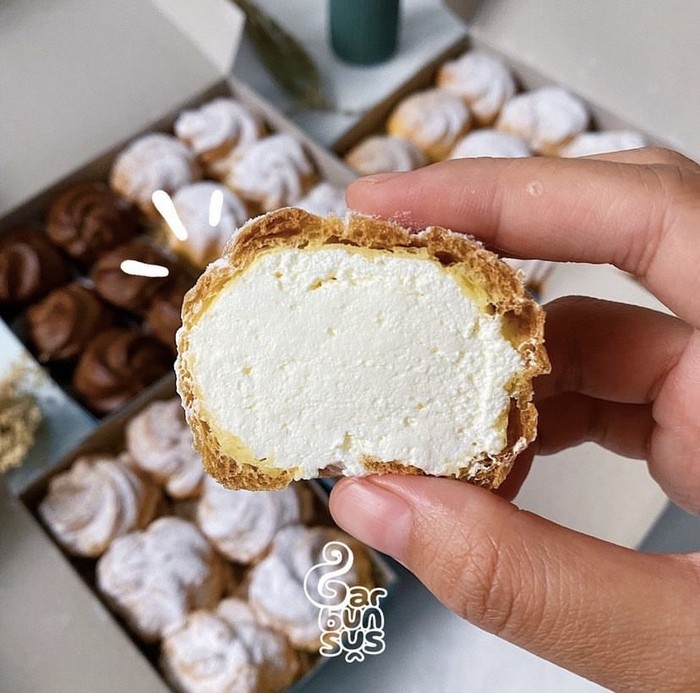 20 Kue Soes yang Isiannya Creamy Lumer Ada di Sini!