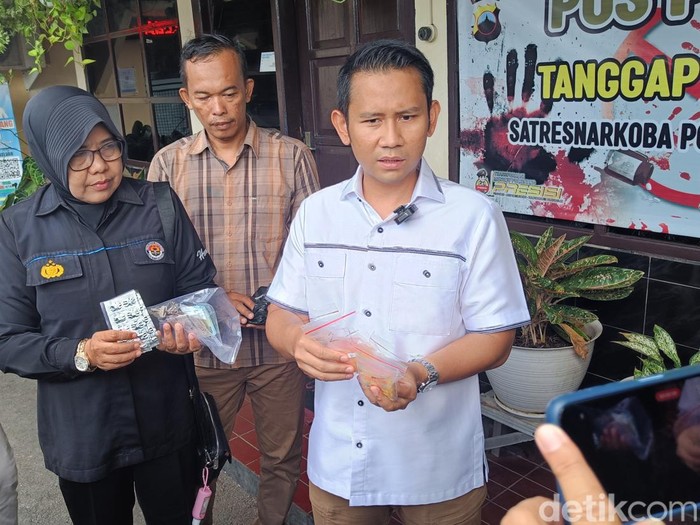 Terekam Cctv Pengedar Narkoba Di Banyumas Tabrak 2 Pemotor 1 Mobil