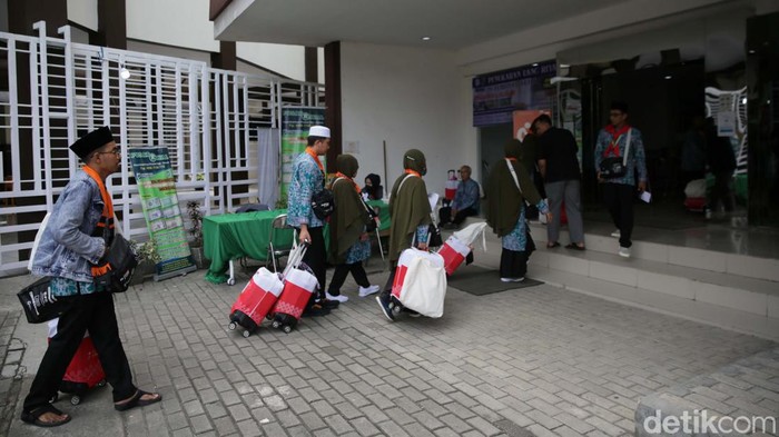 Jemaah Haji Asal Jawa Barat Mulai Berangkat Hari Ini Jemaah Haji Asal Jawa Barat Mulai Berangkat Hari Ini