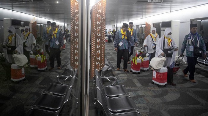 Momen Menag Lepas Keberangkatan Jemaah Haji Kloter Pertama Jakarta Momen Menag Lepas Keberangkatan Jemaah Haji Kloter Pertama Jakarta