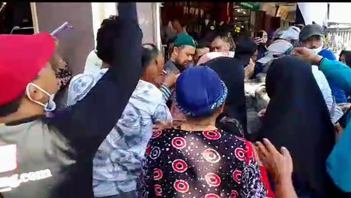 Polisi Sulit Lacak Siapa Sosok Pria Situbondo Ngaku Suami Ida Dayak Polisi Sulit Lacak Siapa Sosok Pria Situbondo Ngaku Suami Ida Dayak