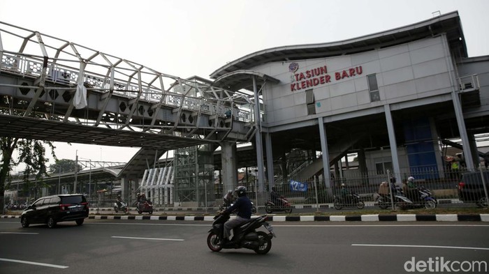Sempat Mangkrak, Proyek JPO Stasiun Klender Baru Kembali Berdenyut