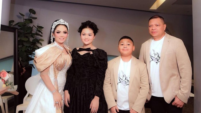 10 Potret Konser Kris Dayanti Sukses Digelar di Singapura Meski ...