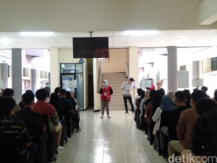 Potret UTBK 2023 Gelombang 2 di Kampus UI Depok, Peserta Antre Sejak Pagi