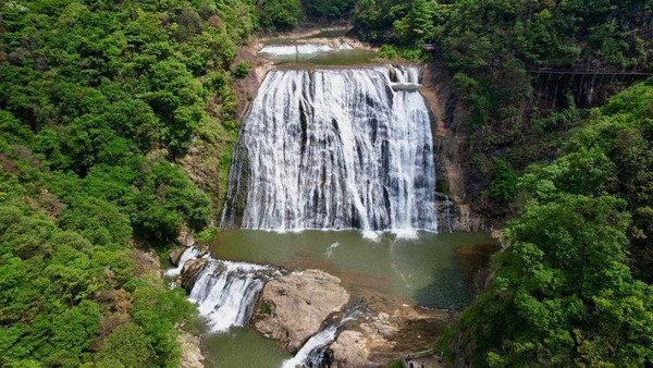 Indahnya Air Terjun Jiulongji di Fujian China
