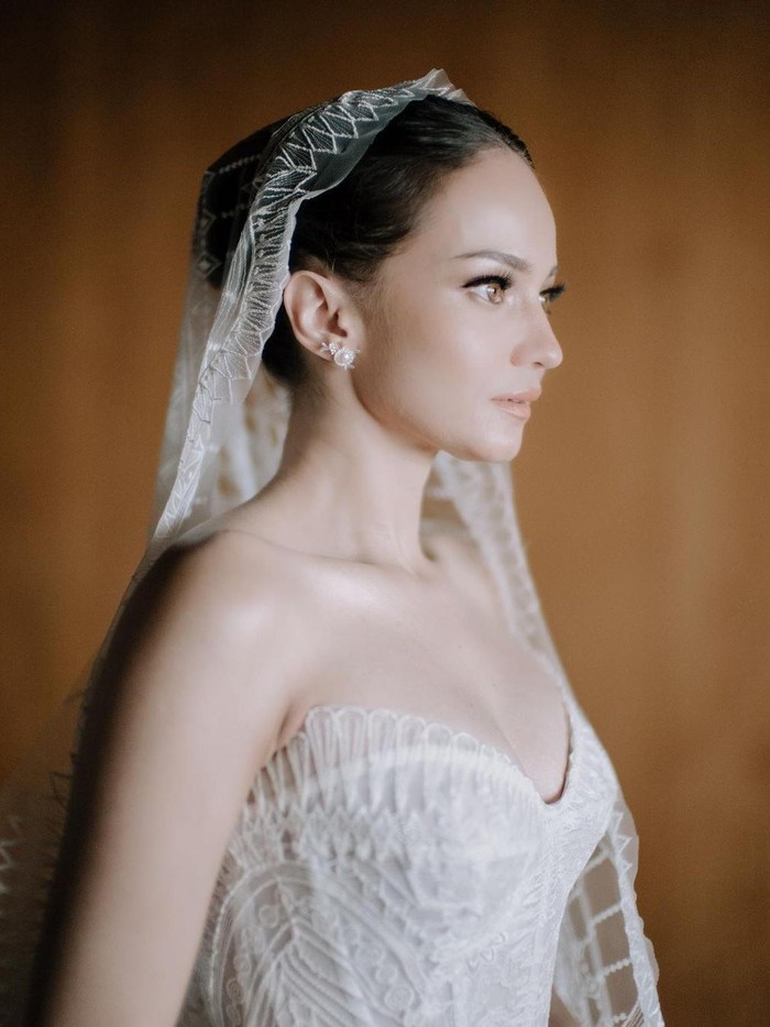 Pesta Belum Usai! Enzy Storia Gelar Resepsi Nikah di Bali