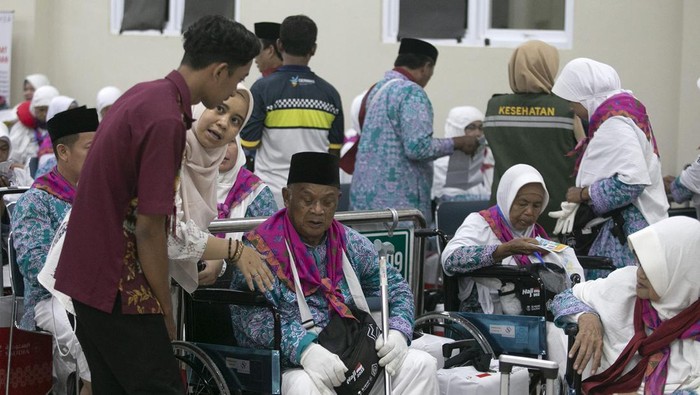 Jemaah Calon Haji Tiba di Asrama Haji Embarkasi Kertajati Jemaah Calon Haji Tiba di Asrama Haji Embarkasi Kertajati