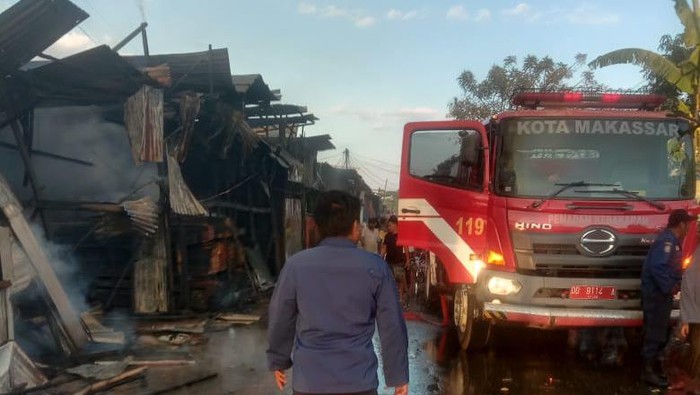 Kebakaran di Jalan Galangan Kapal Makassar, 10 Rumah-5 Toko Hangus Kebakaran di Jalan Galangan Kapal Makassar, 10 Rumah-5 Toko Hangus